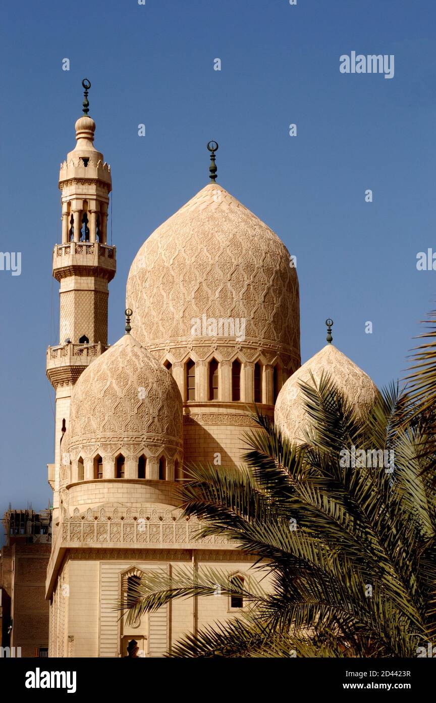 The domes of Abu al-Abbas al-Mursi Mosque, Alexandria, Egypt Stock ...