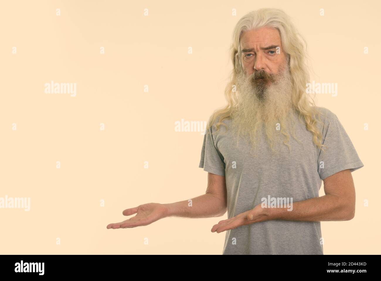 Elderly bearded man showing hi-res stock photography and images - Alamy