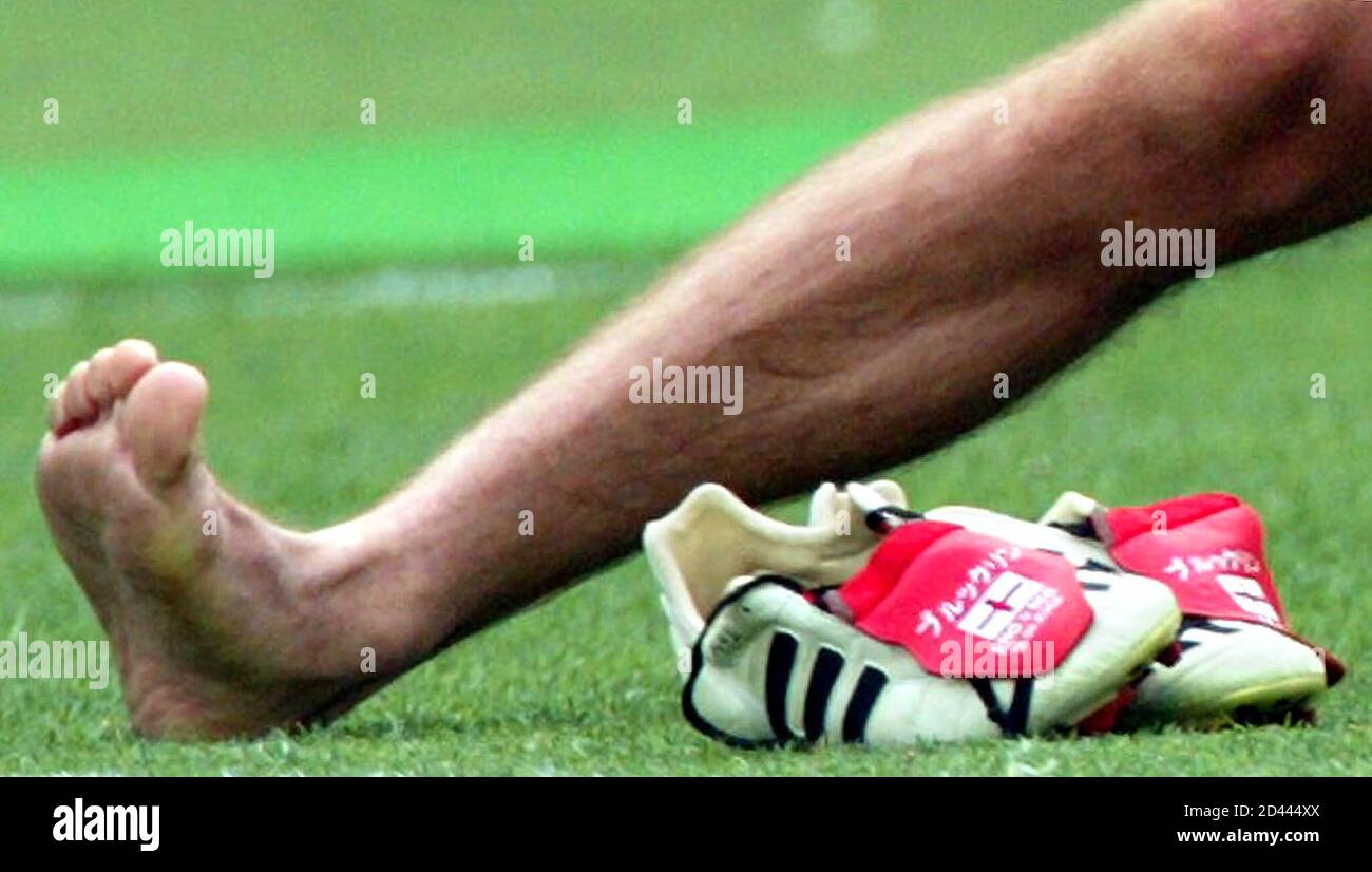 David beckham left foot hi-res stock photography and images - Alamy