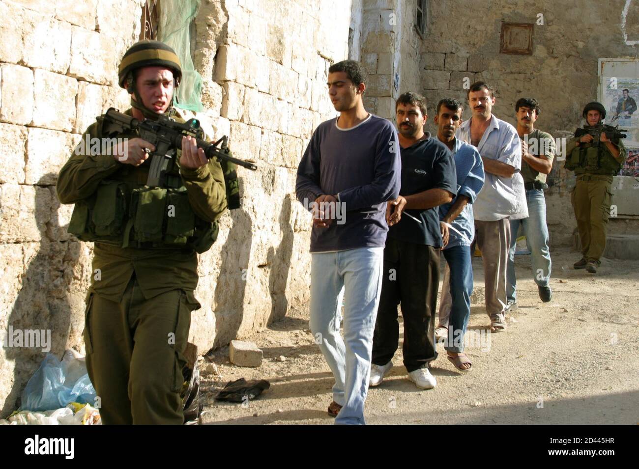 Israel soldier questioning hi-res stock photography and images - Alamy