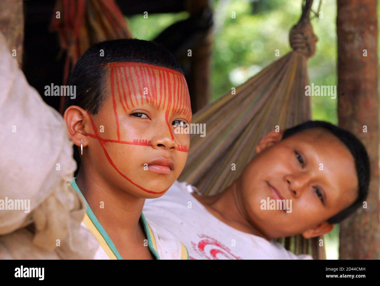 Native women shelter hi-res stock photography and images - Alamy