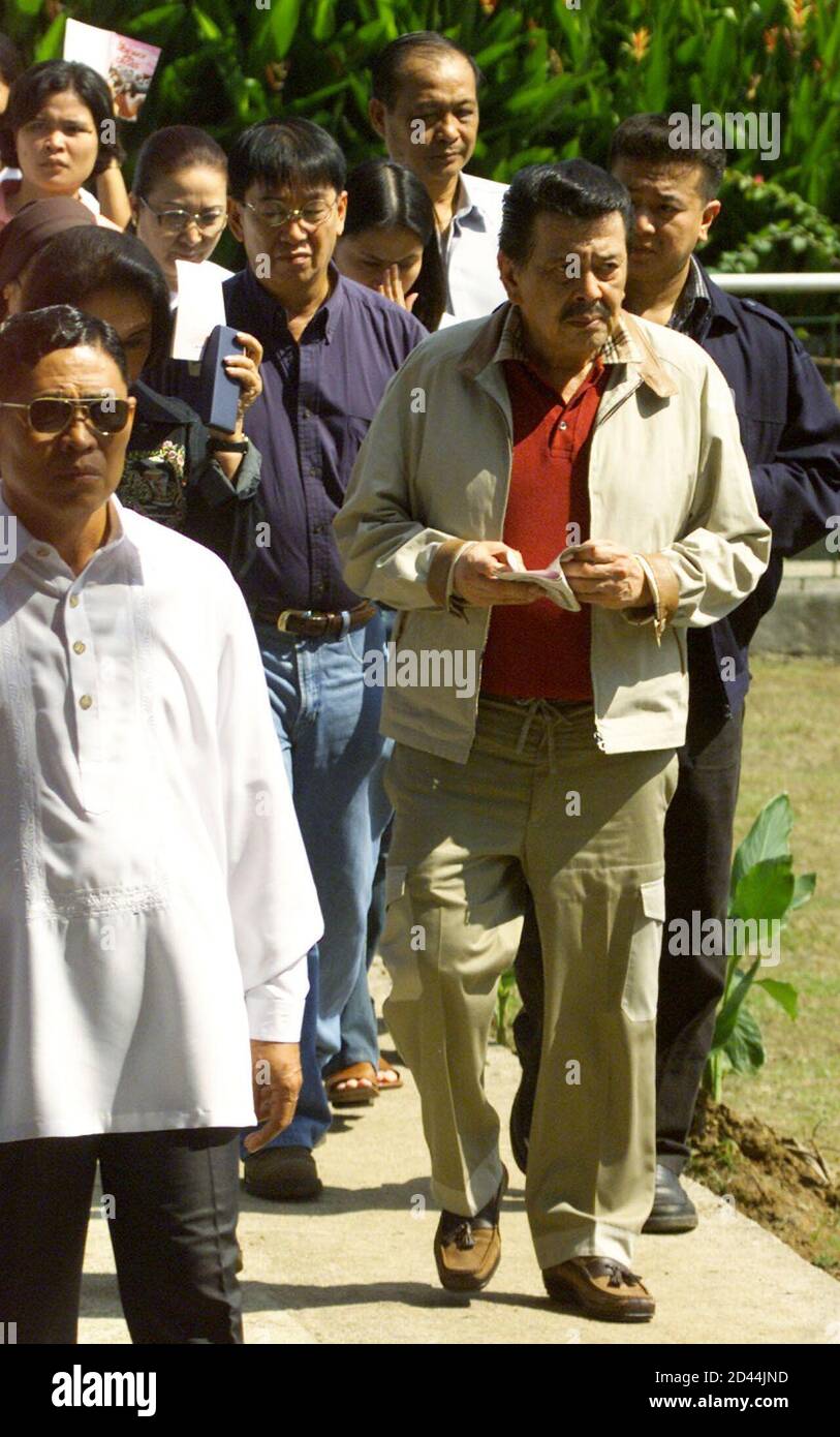 Philippine president joseph estrada in hi-res stock photography and ...