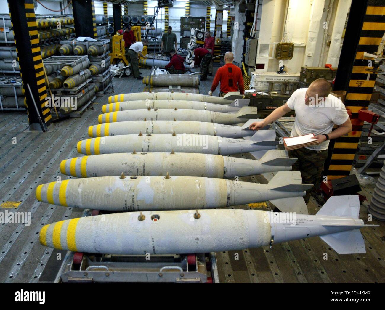 500 pound bombs hi-res stock photography and images - Alamy