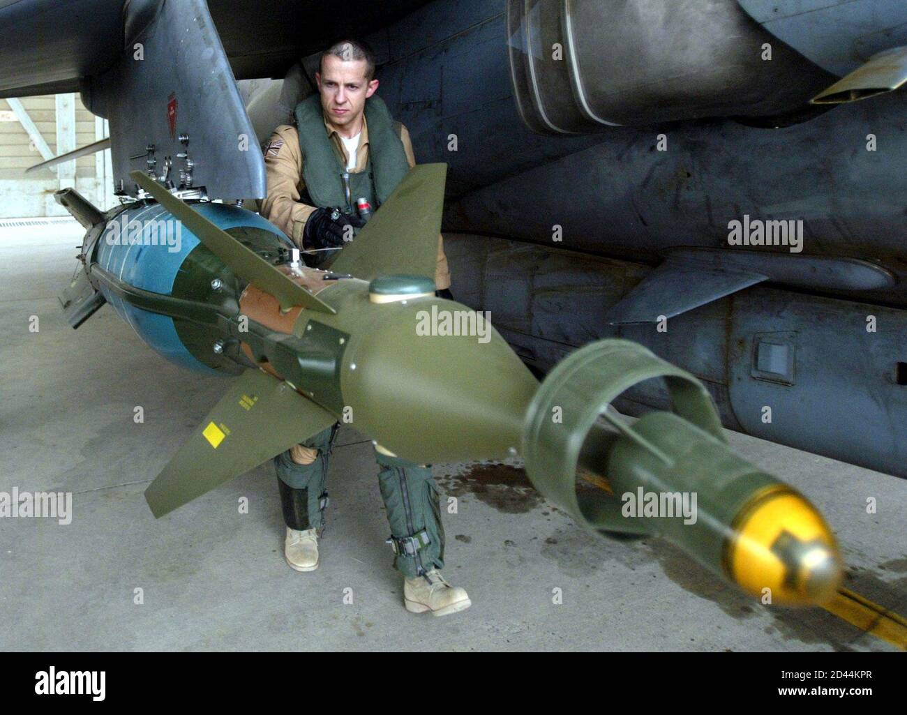 Flying targets hi-res stock photography and images - Alamy