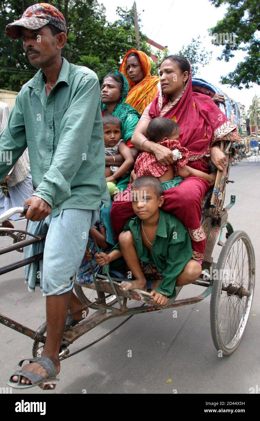 Bangladeshi Family High Resolution Stock Photography and Images - Alamy