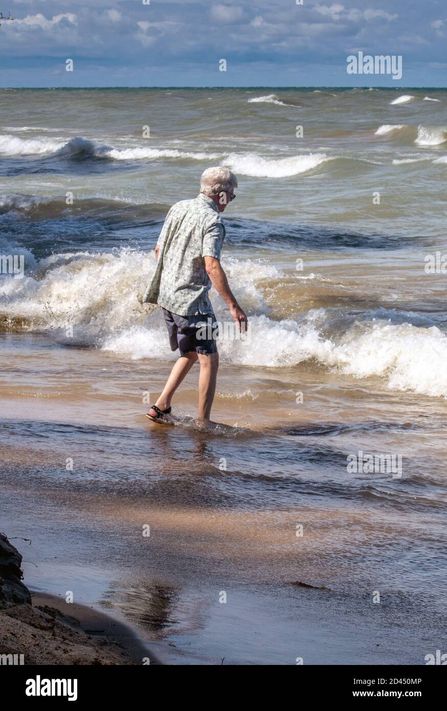 Handsome older man hi-res stock photography and images - Alamy