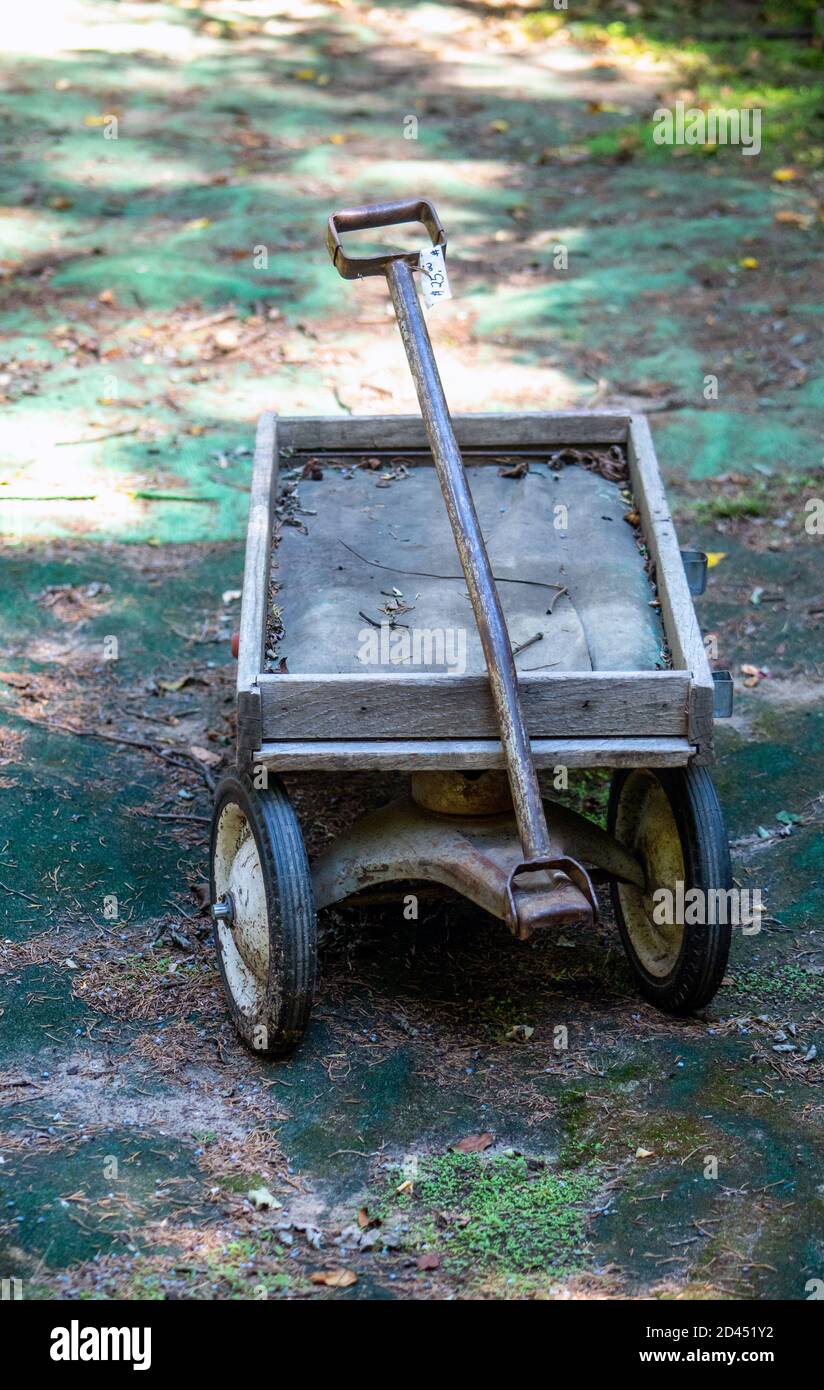 Old timber wagon hi-res stock photography and images - Alamy