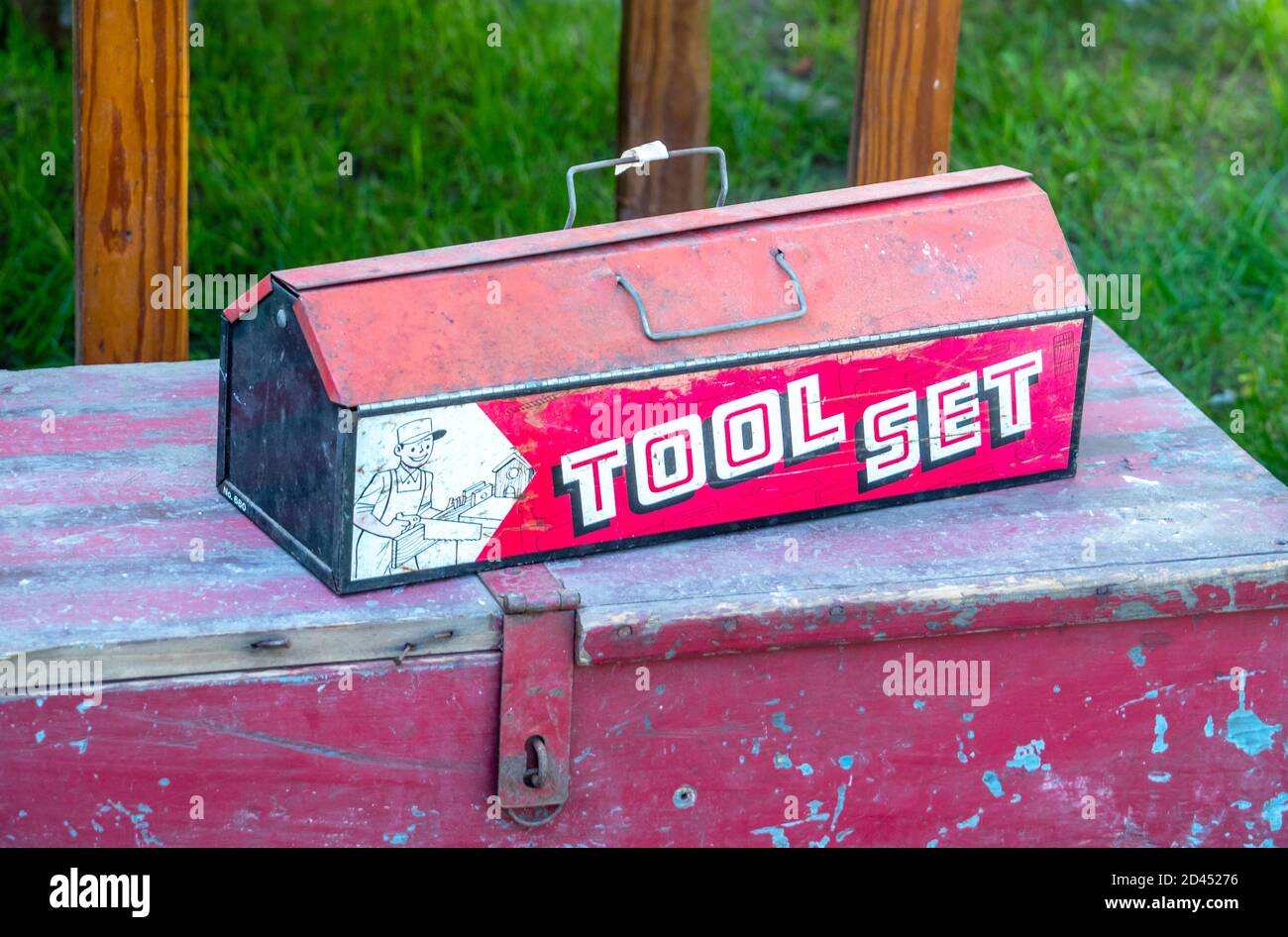Tinker toy hi-res stock photography and images - Alamy