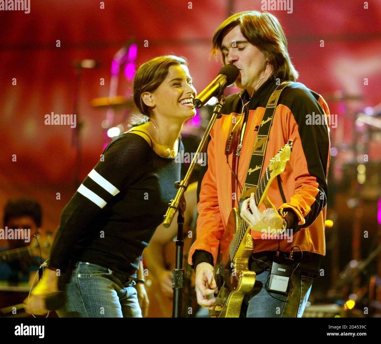 Nelly furtado and juanes hi-res stock photography and images - Alamy