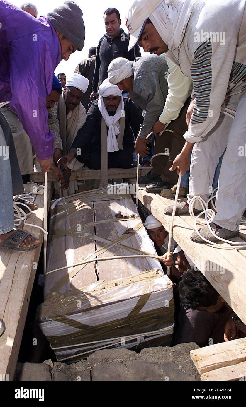 During mummification hi-res stock photography and images - Alamy