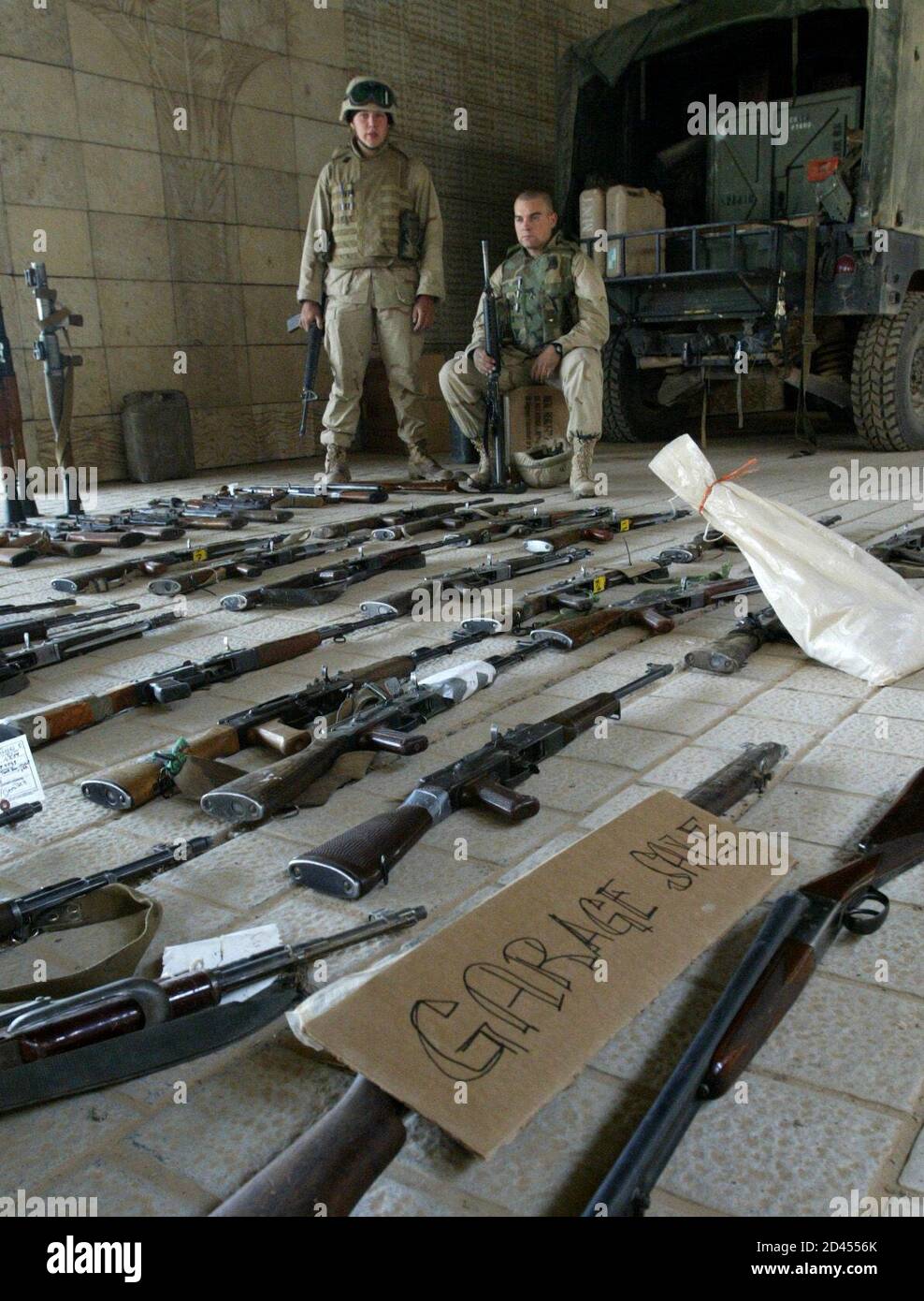Baghdad museum iraq looting hi-res stock photography and images - Alamy