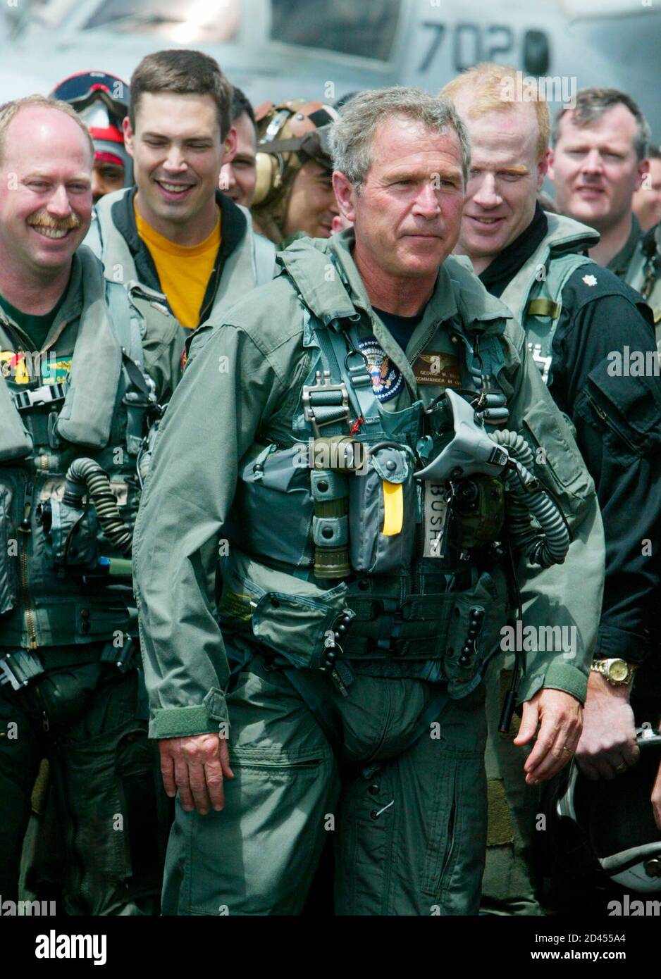 George bush uss abraham lincoln hi-res stock photography and images - Alamy