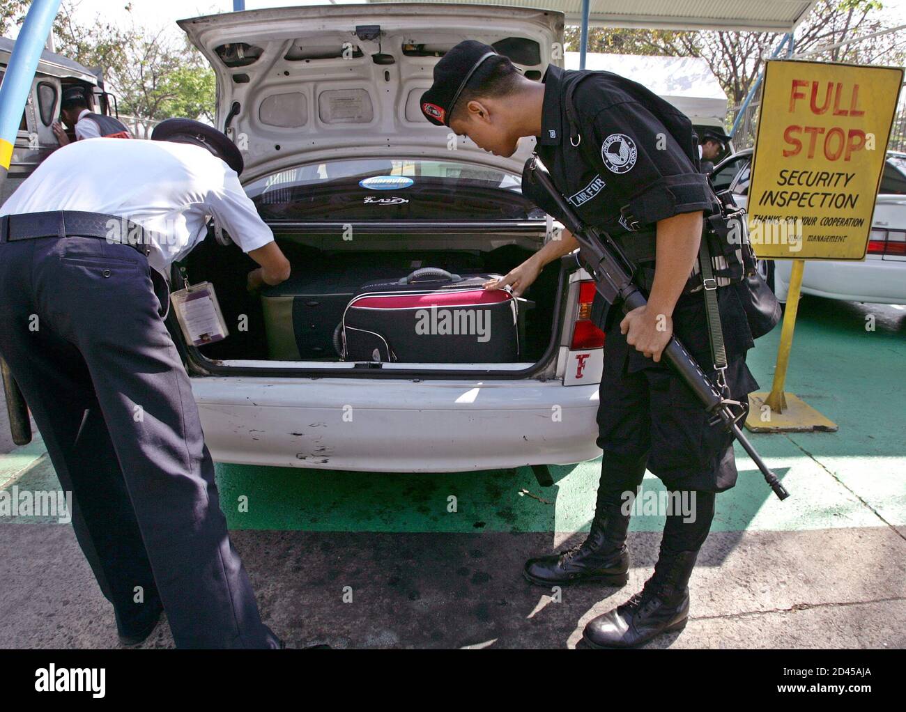 Filipino security officials hi-res stock photography and images - Alamy