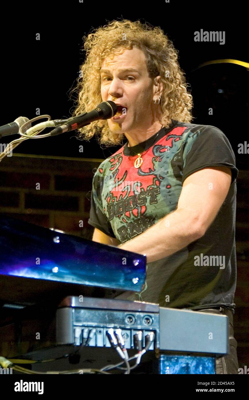Keyboardist david bryan hi-res stock photography and images - Alamy