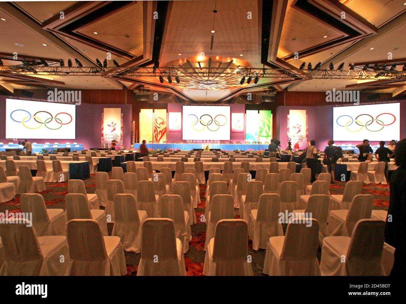 Singapore raffles ballroom hi-res stock photography and images - Alamy