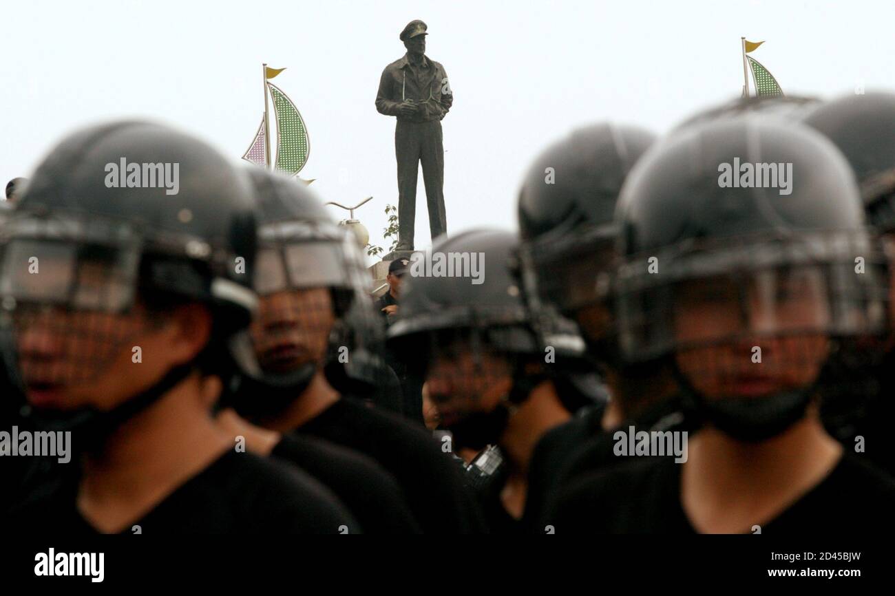 Douglas macarthur in korea hi-res stock photography and images - Alamy