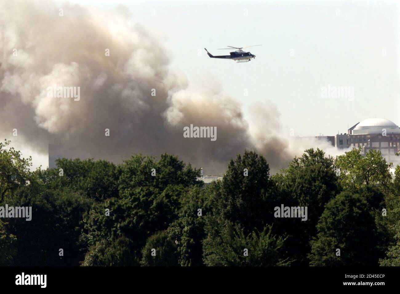 Crashed into pentagon on september 11 hi-res stock photography and ...