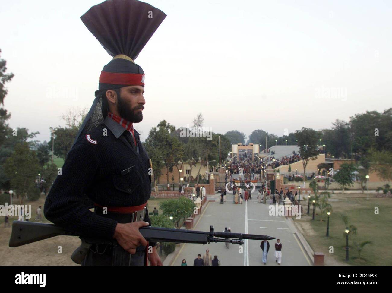 Pakistani border guard hi-res stock photography and images - Alamy