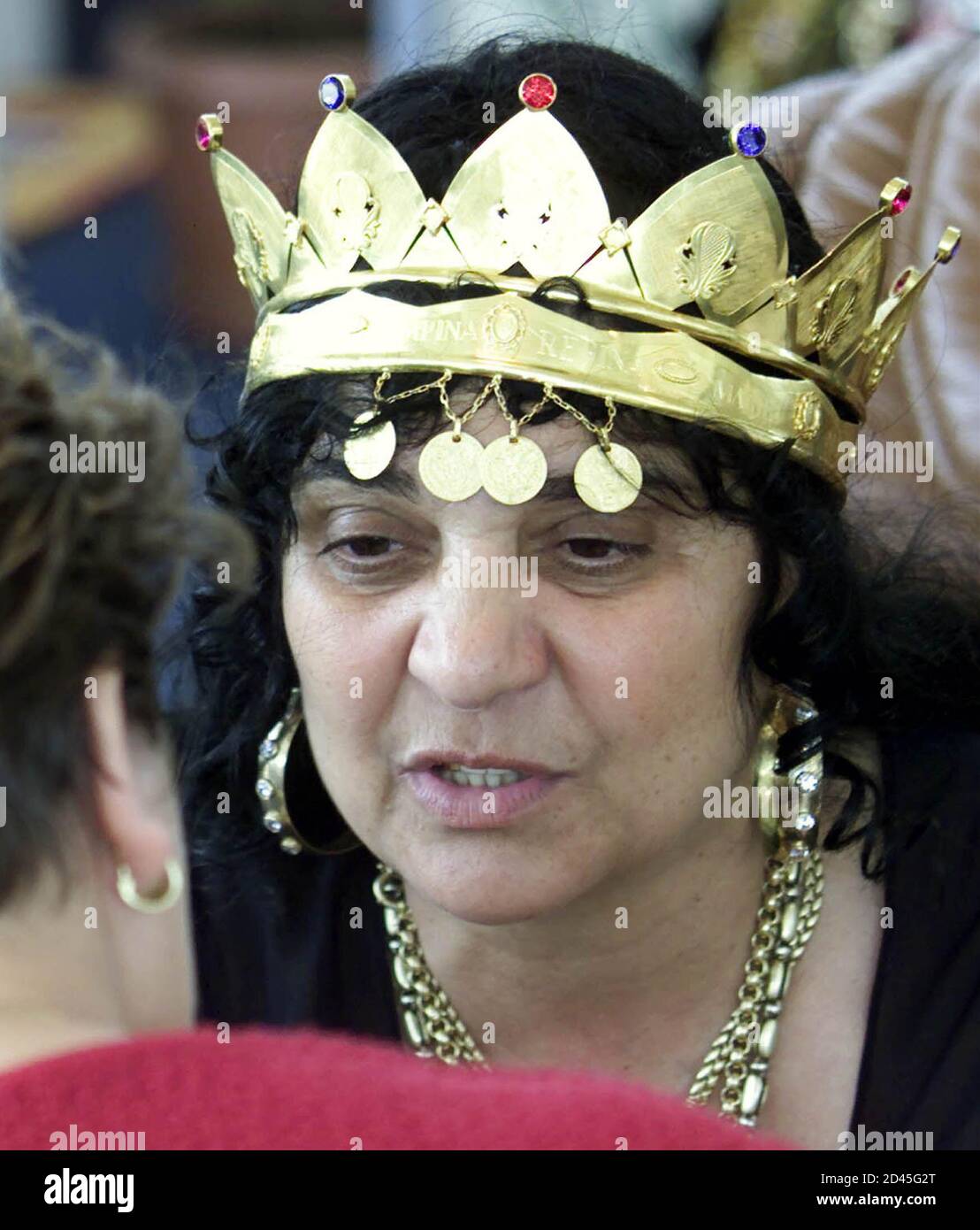 Best dressed queen hi-res stock photography and images - Alamy