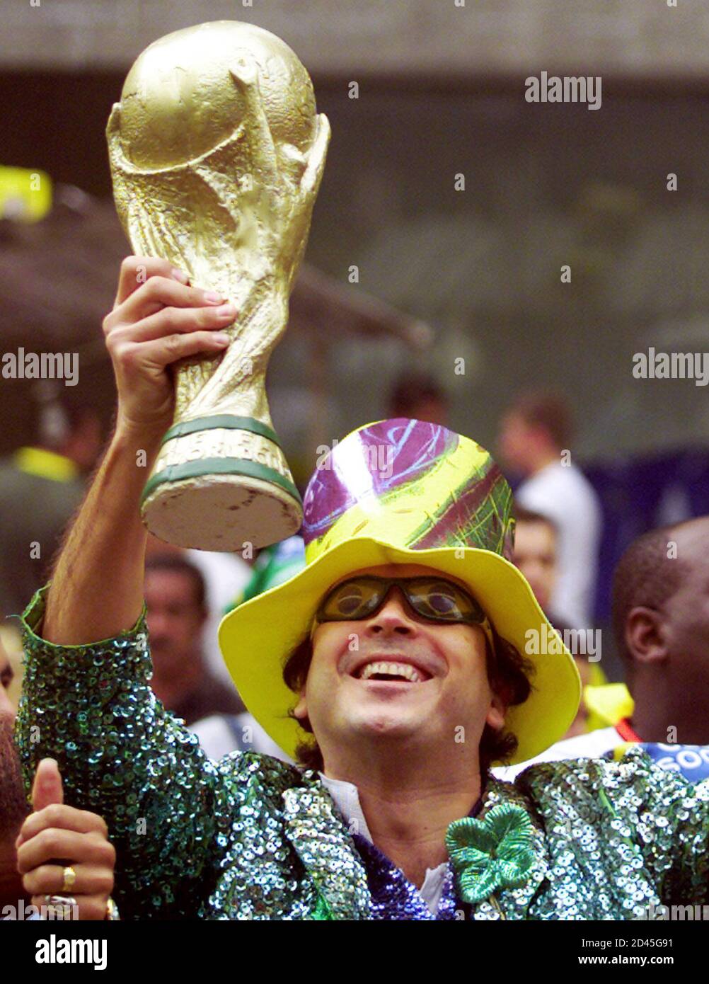 World cup 2002 brazilian celebrates hi-res stock photography and images ...