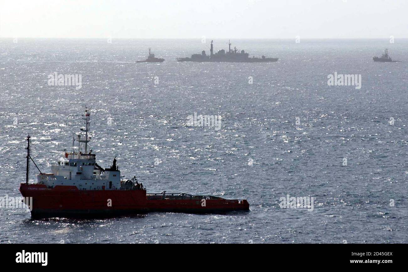Towing operation hi-res stock photography and images - Alamy