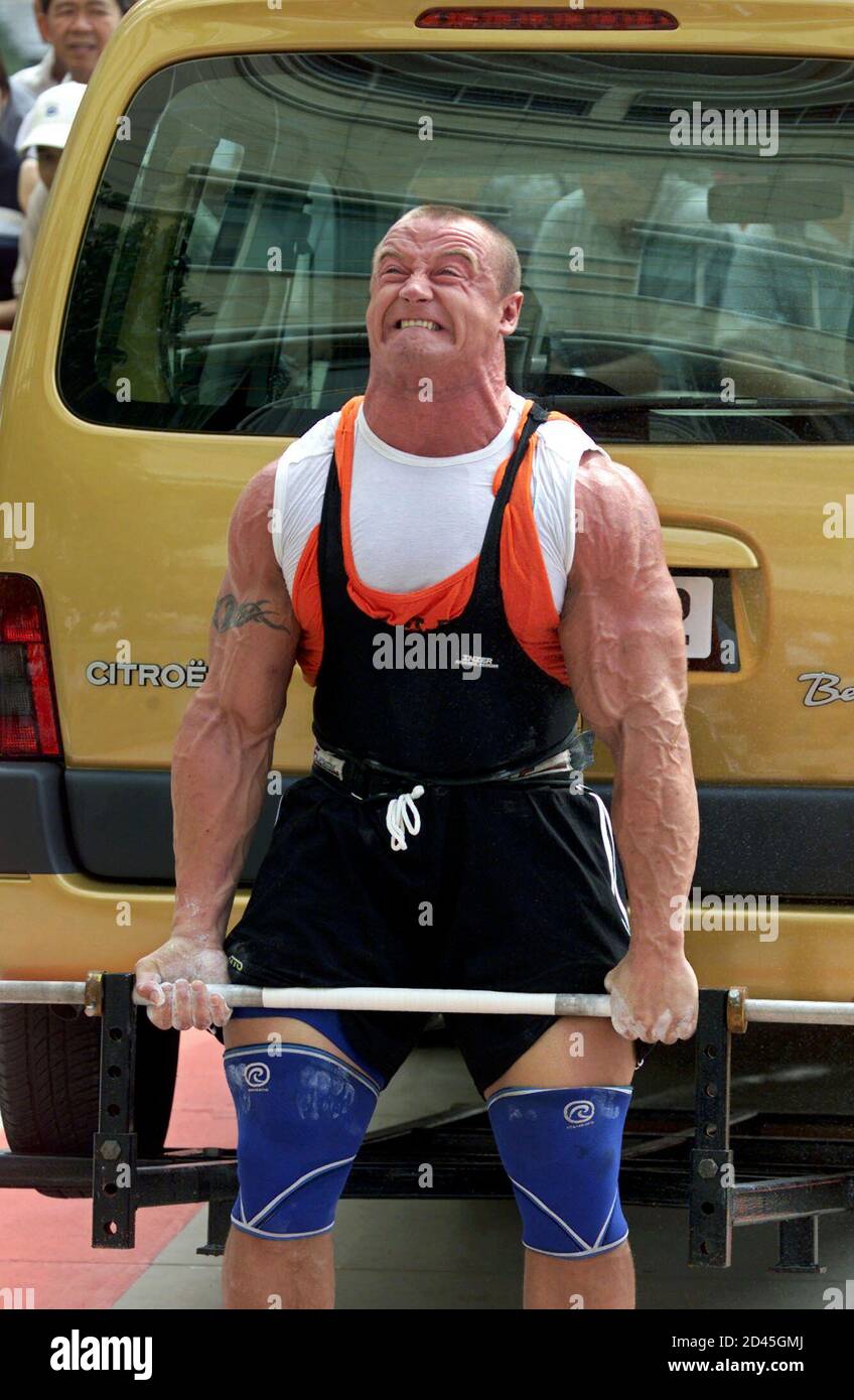 World's strongest man competition hi-res stock photography and images ...