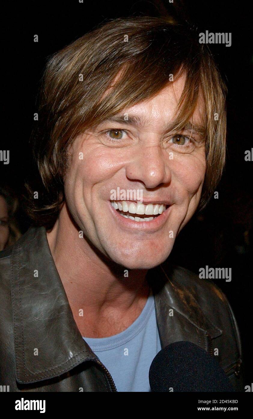 Entertainment showbiz soleil hi-res stock photography and images - Alamy