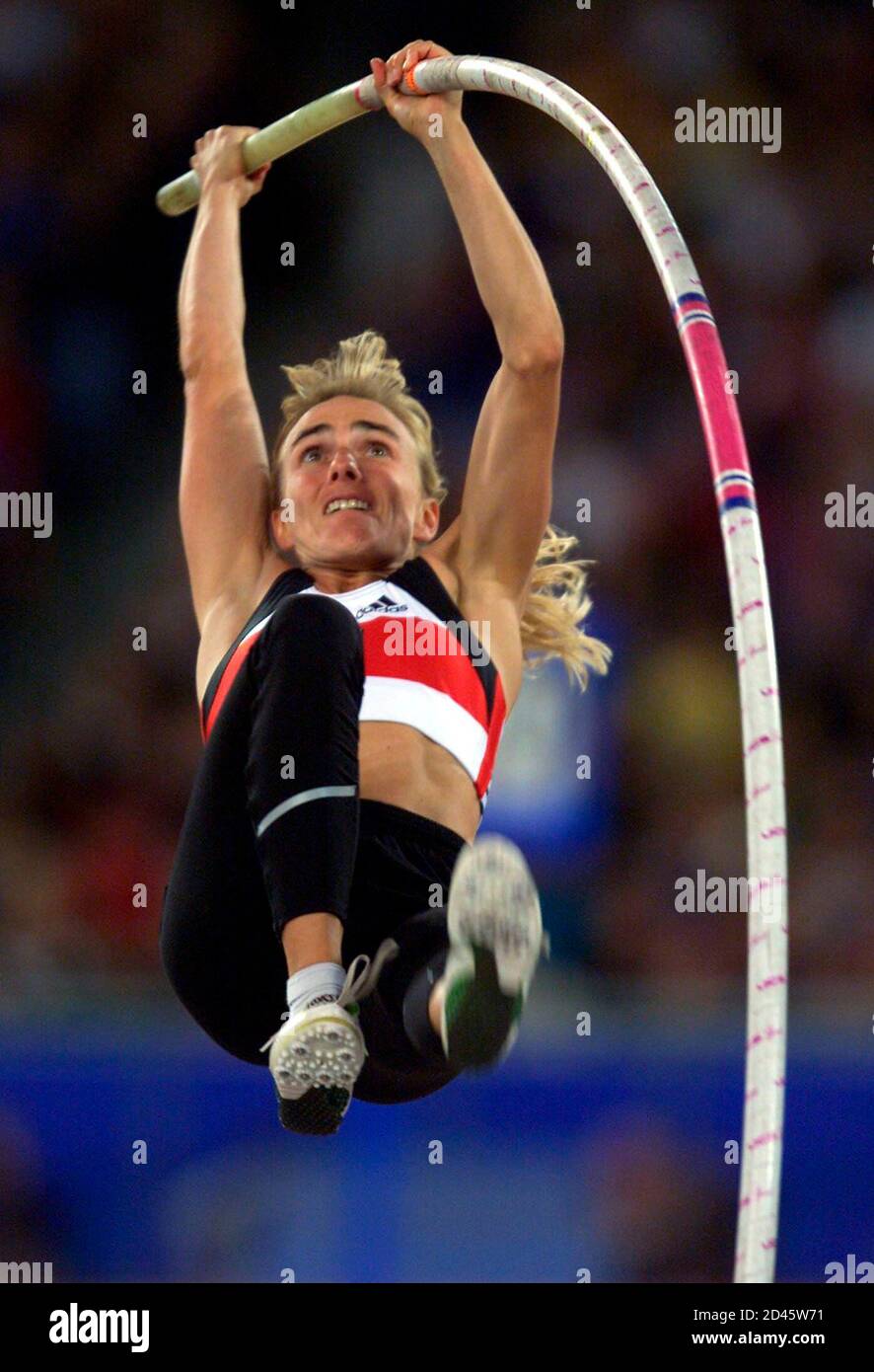 2000 olympics athletics pole vault hi-res stock photography and images ...
