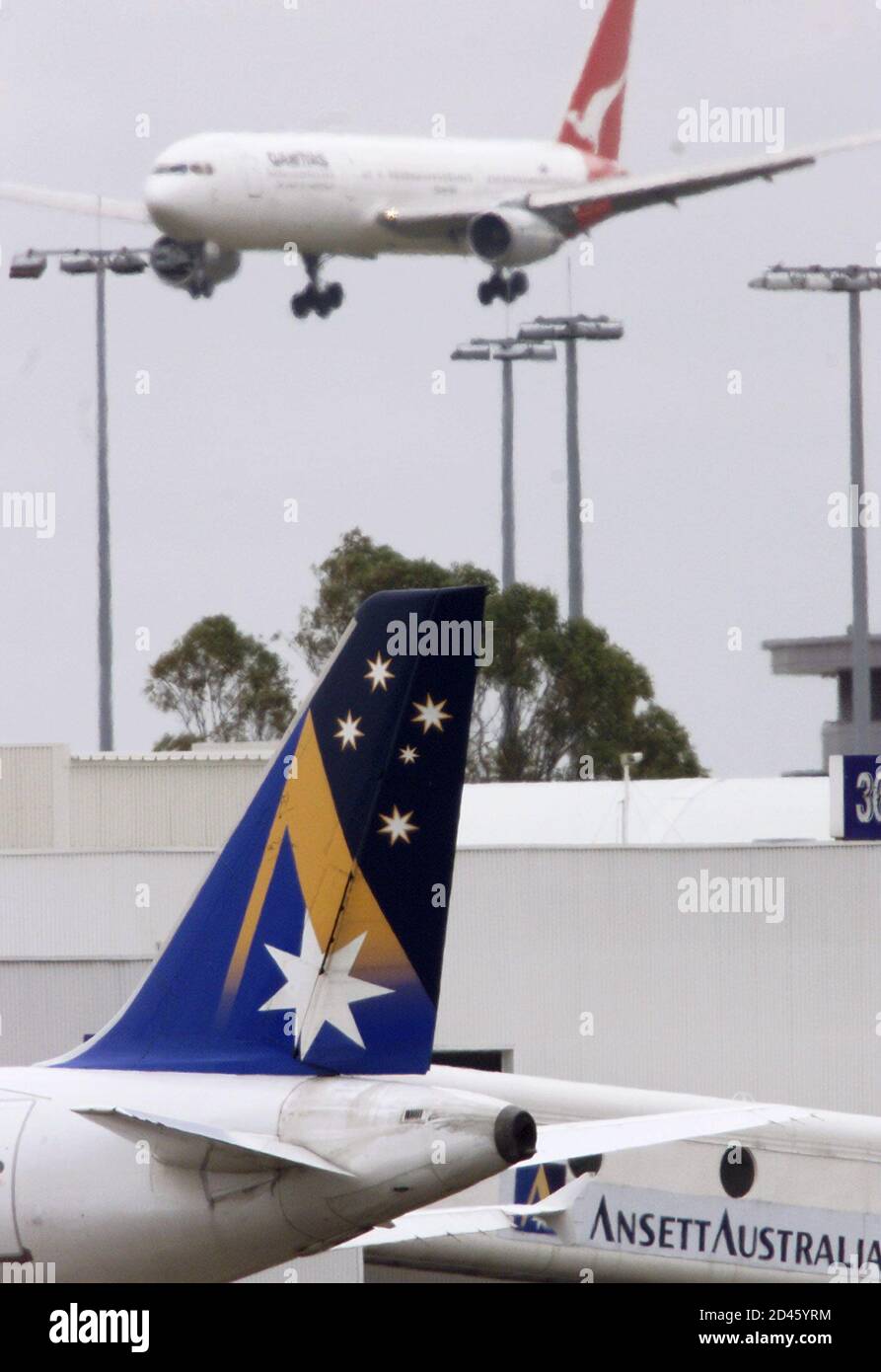 Qantas planes grounded hi-res stock photography and images - Alamy