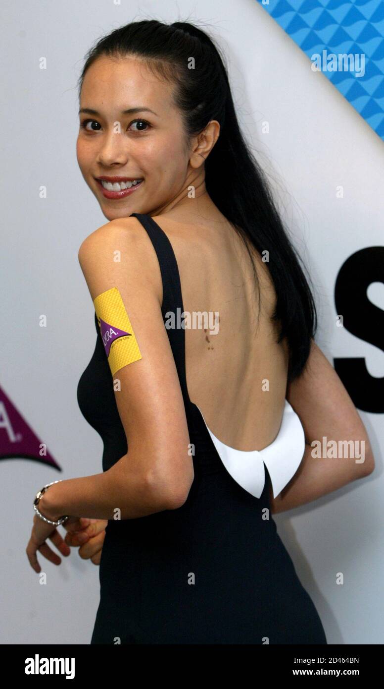 Hong kong singer actress karen mok hi-res stock photography and images ...