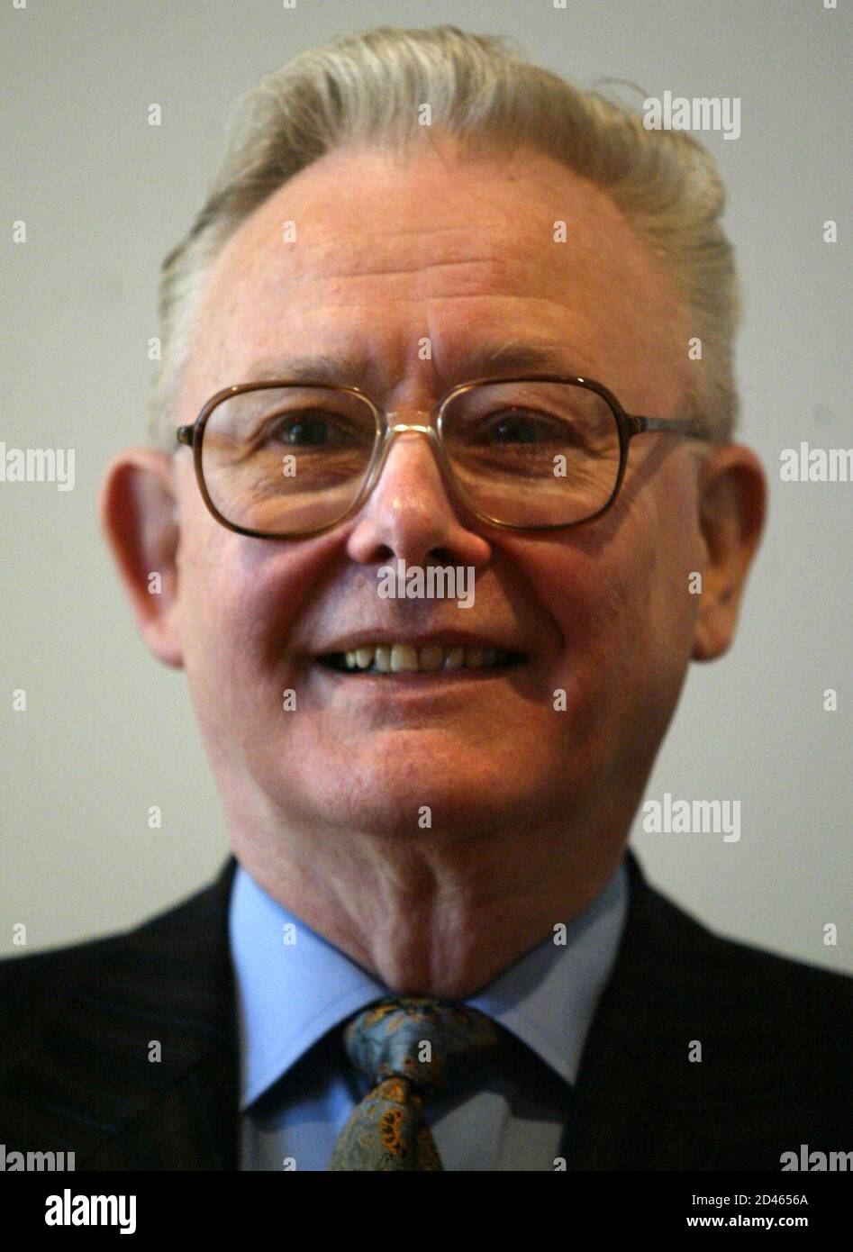 Sir peter mansfield nobel hi-res stock photography and images - Alamy