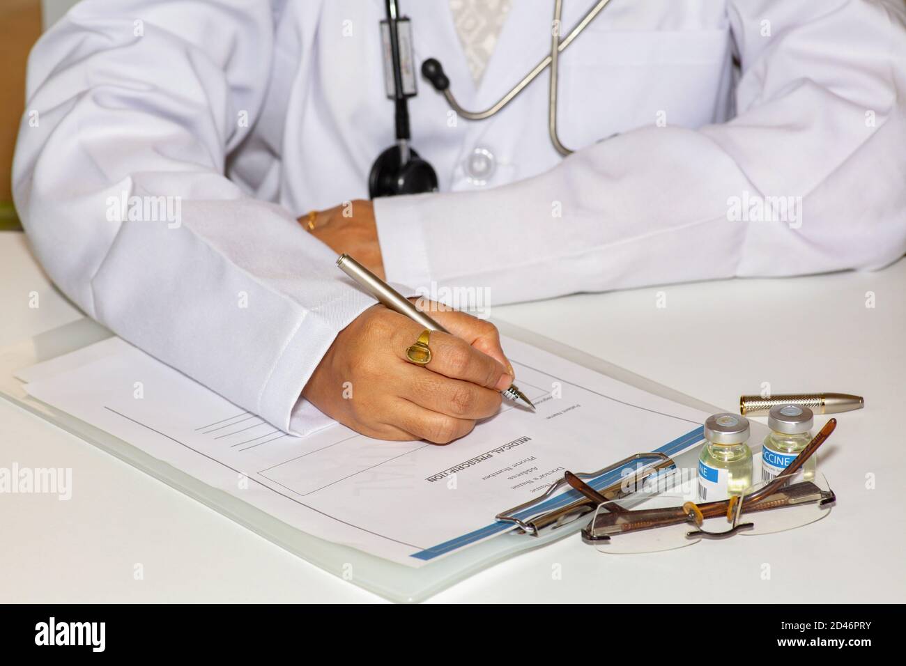 Prescription bottles writing hi-res stock photography and images - Alamy