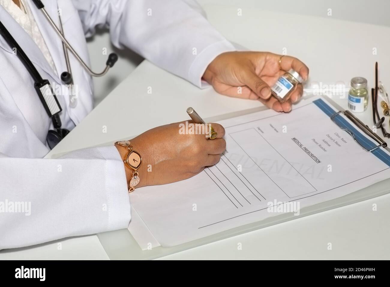 Prescription bottles writing hi-res stock photography and images - Alamy