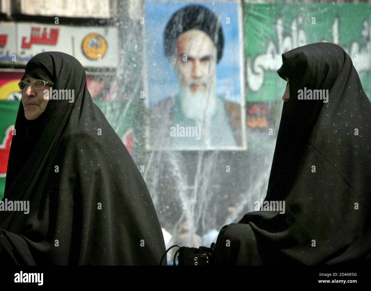 Late leader ayatollah ruhollah khomeini hi-res stock photography and ...