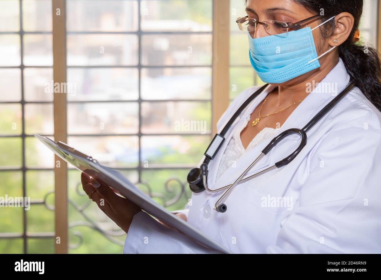 Indian female doctor hi-res stock photography and images - Alamy