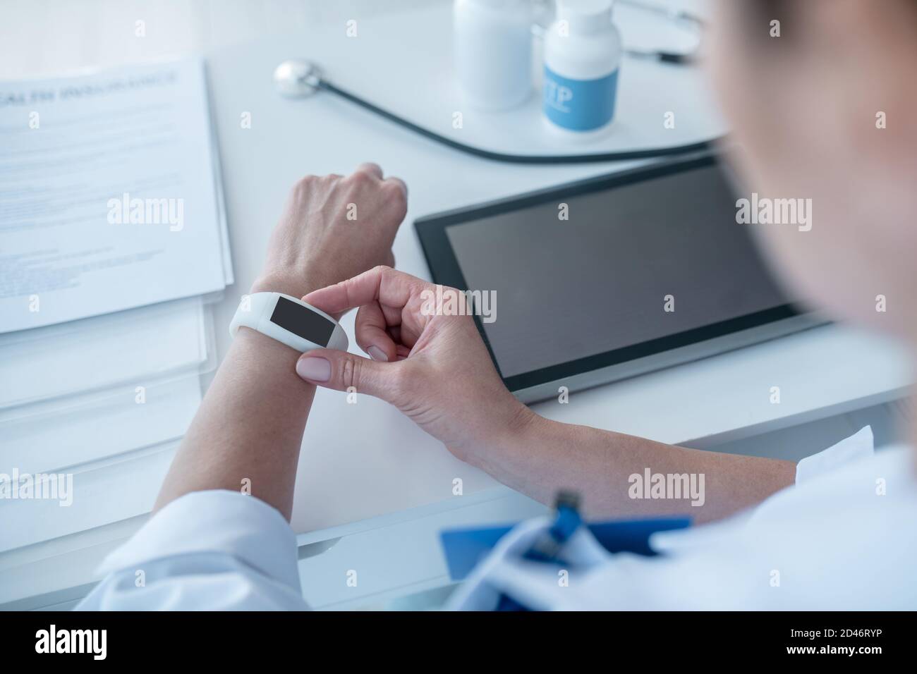 Close up of human hands setting the smartwatch Stock Photo - Alamy