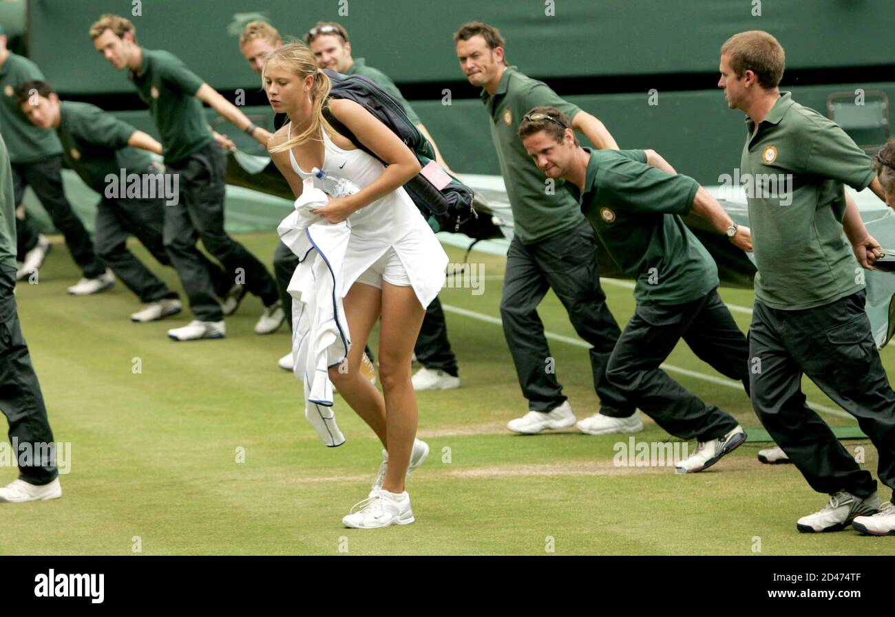 Maria Sharapova Wimbledon 2004 High Resolution Stock Photography and ...