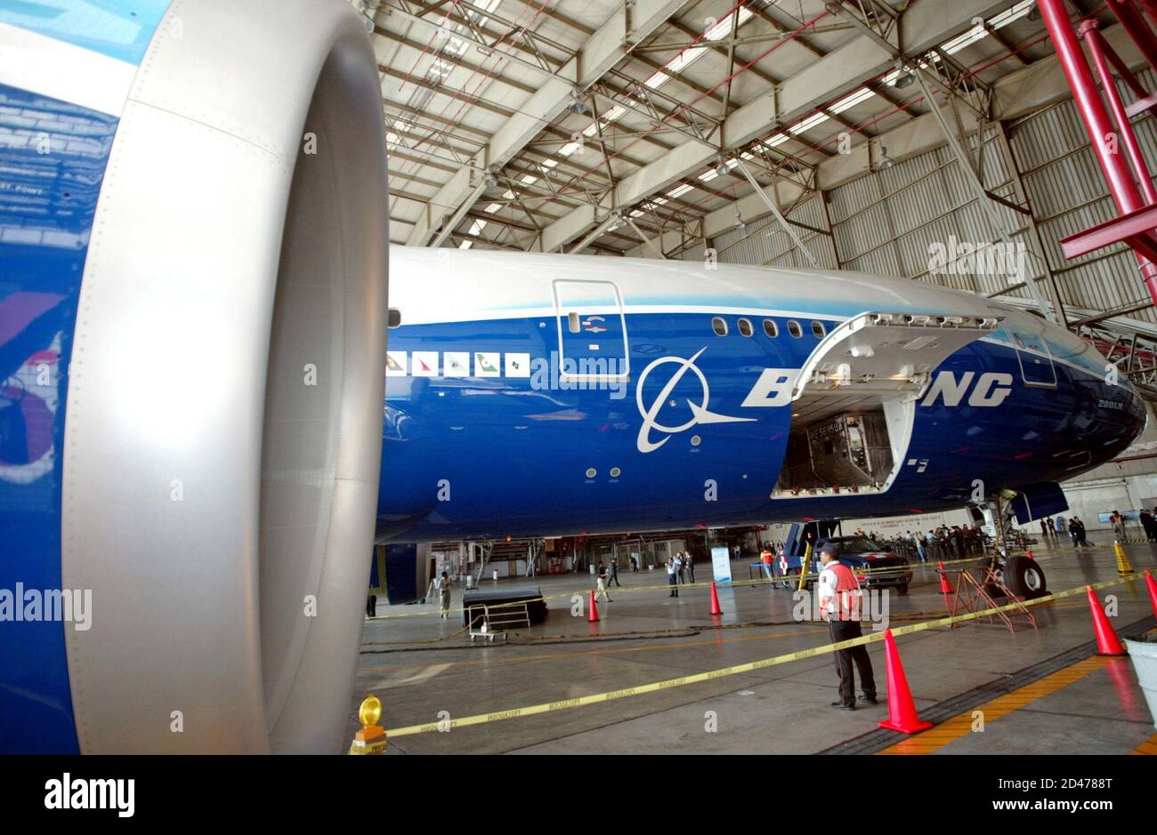Boeing 777 200lr High Resolution Stock Photography and Images - Alamy