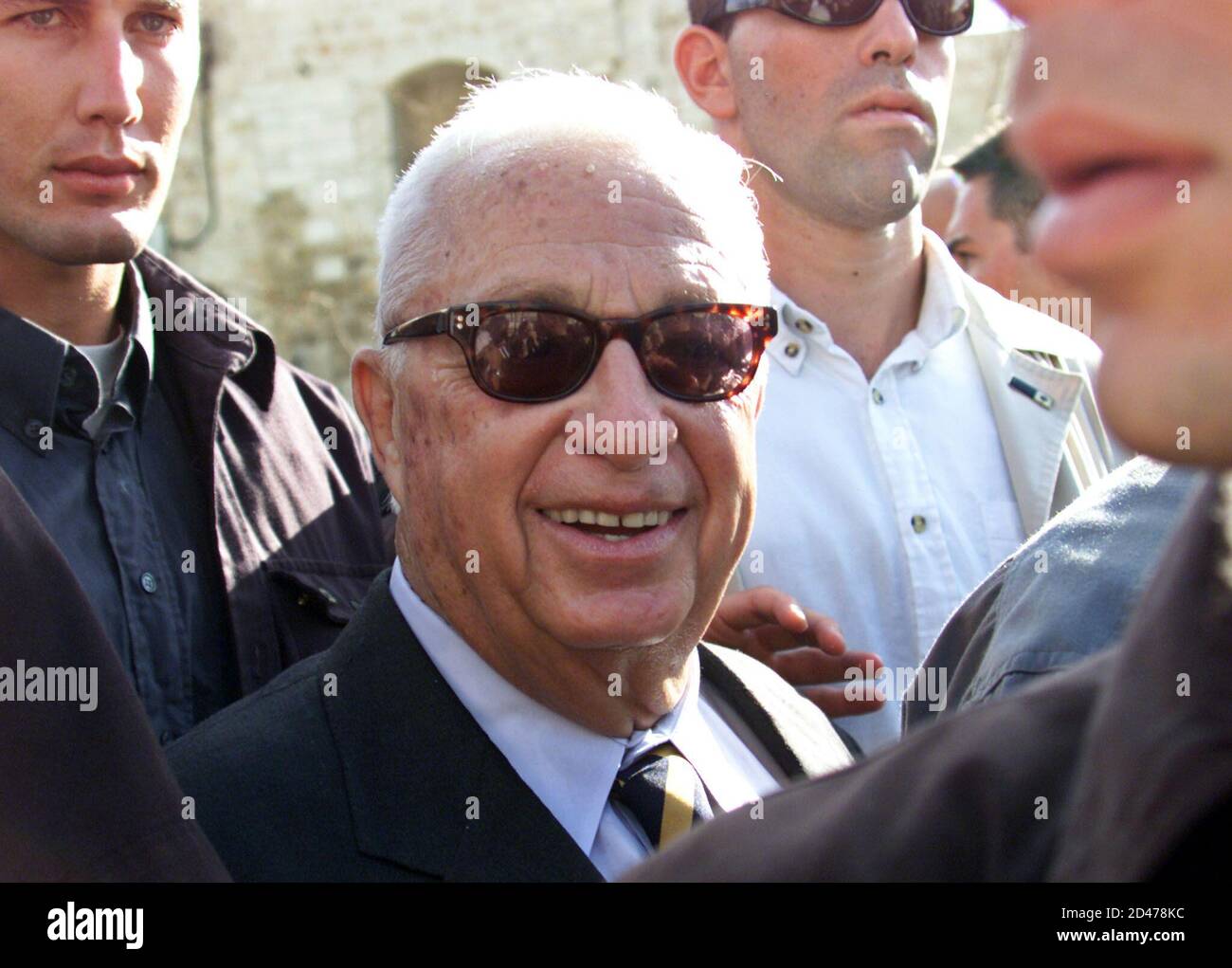 Ariel sharon temple mount 2000 hi-res stock photography and images - Alamy