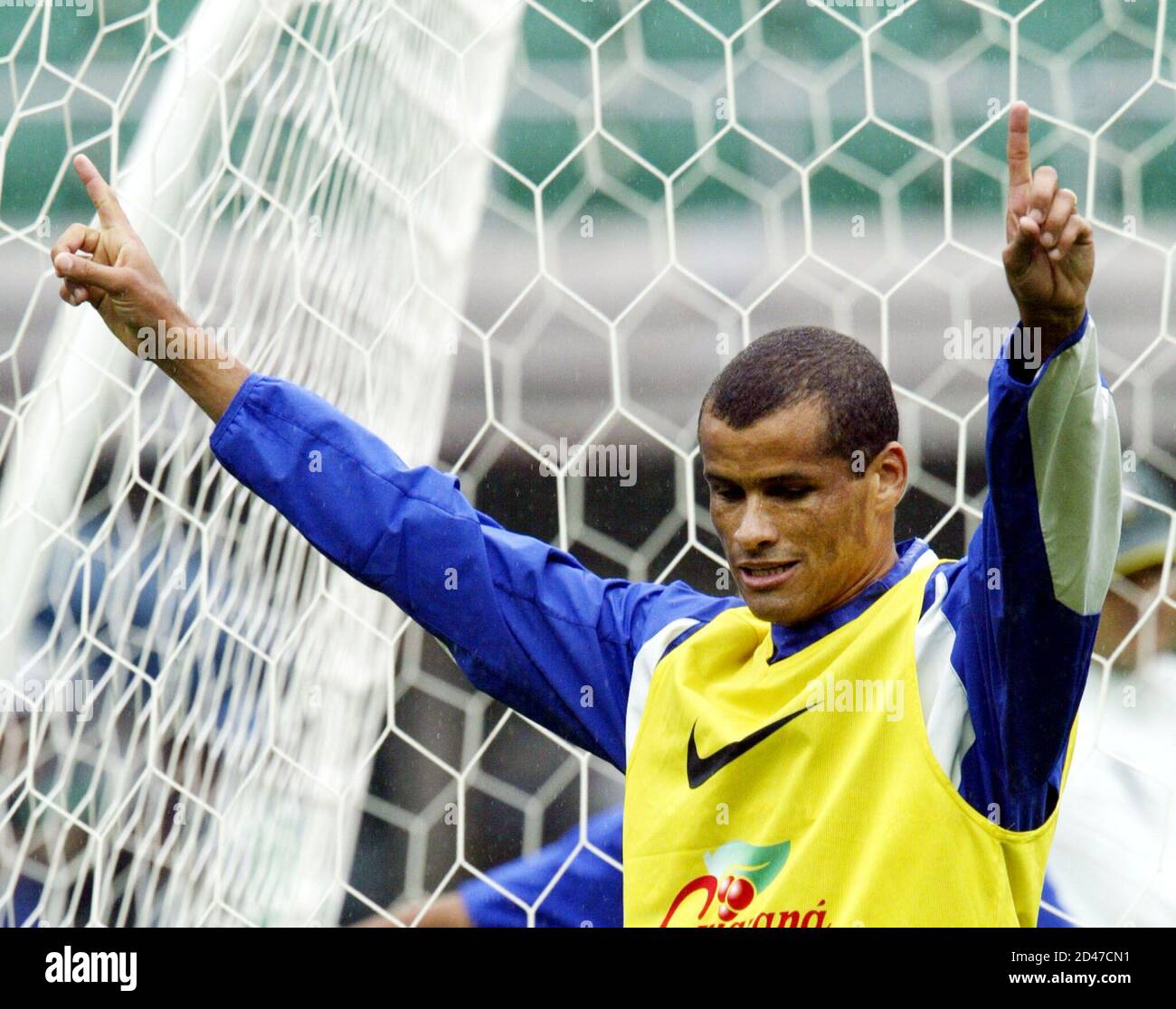 World cup 2002 brazilian celebrates hi-res stock photography and images ...