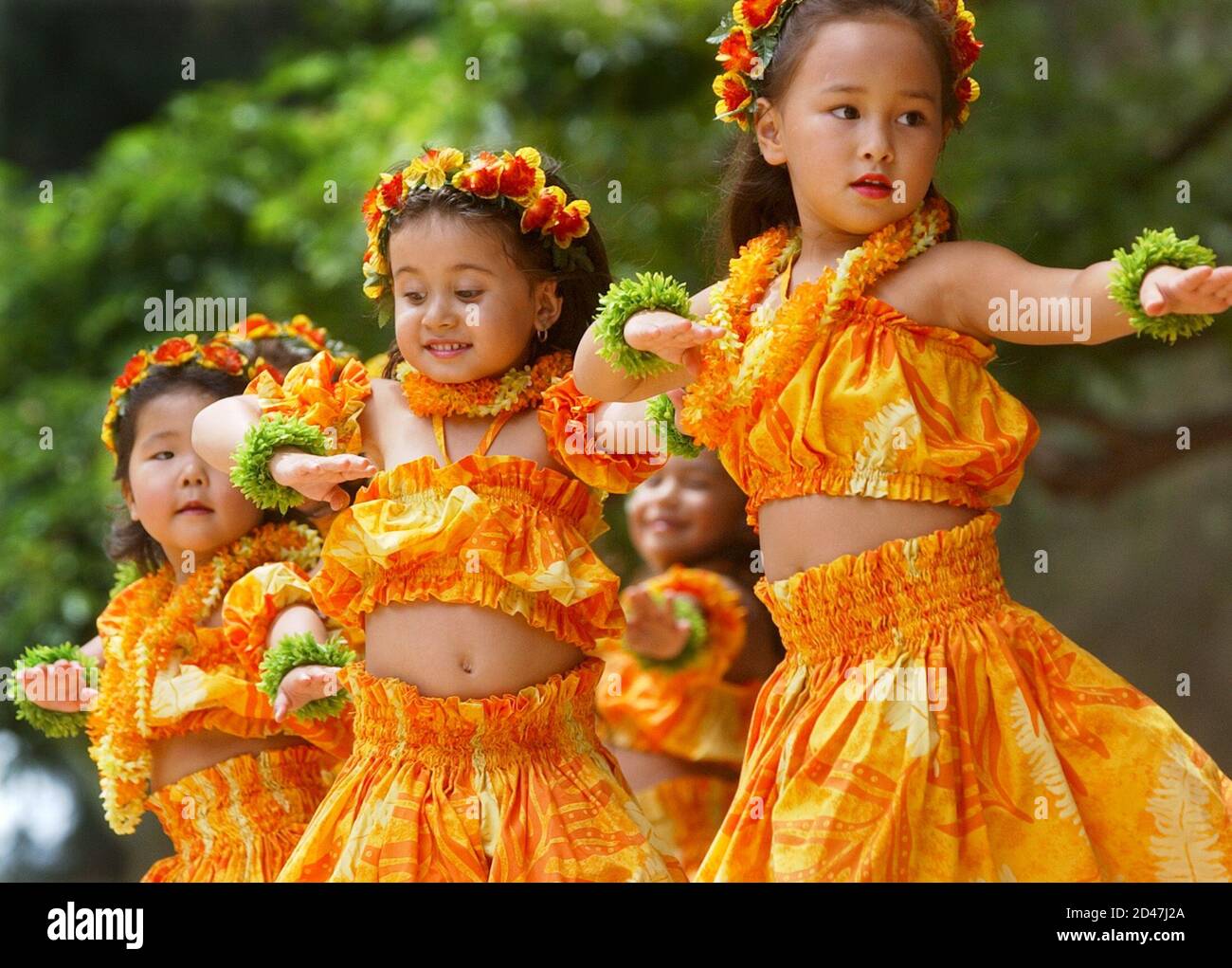 Hawaii dancers beach hi-res stock photography and images - Alamy