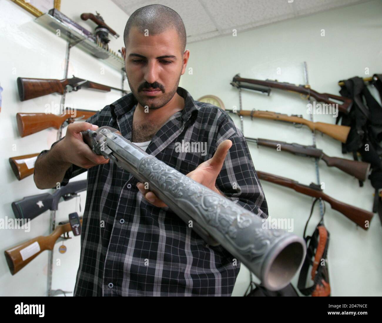 Flintlock rifles hi-res stock photography and images - Alamy