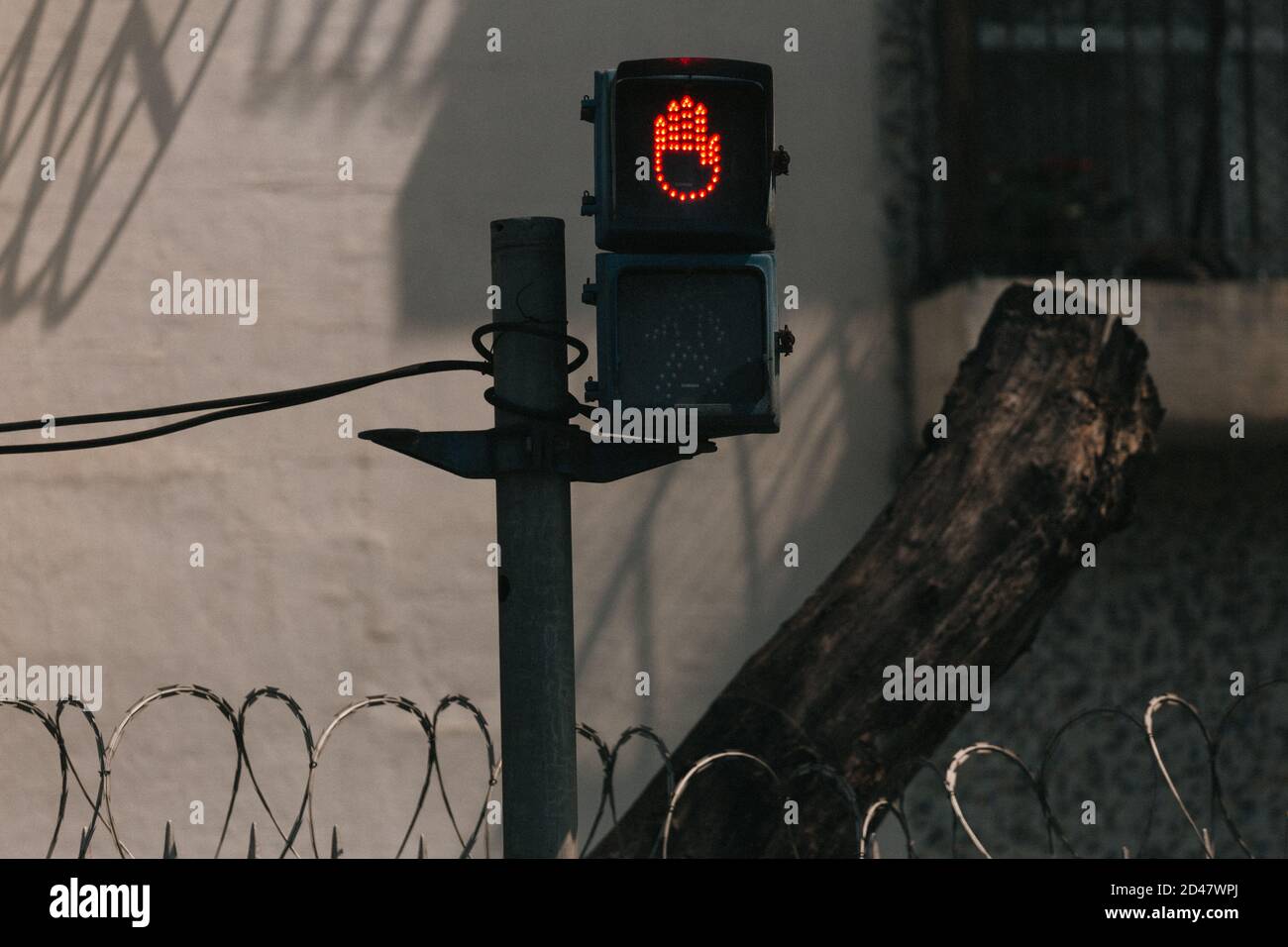 Red hand stop signal on a traffic light Stock Photo - Alamy