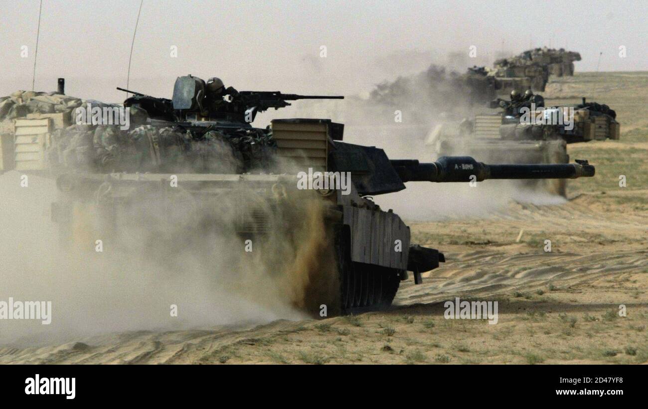 Us tanks on iraqi hi-res stock photography and images - Alamy