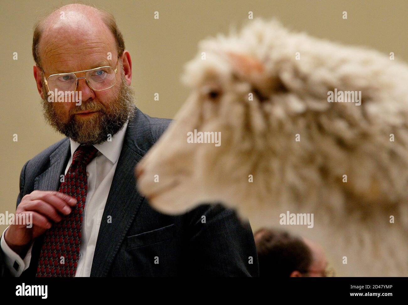 Ian wilmut dolly hi-res stock photography and images - Alamy