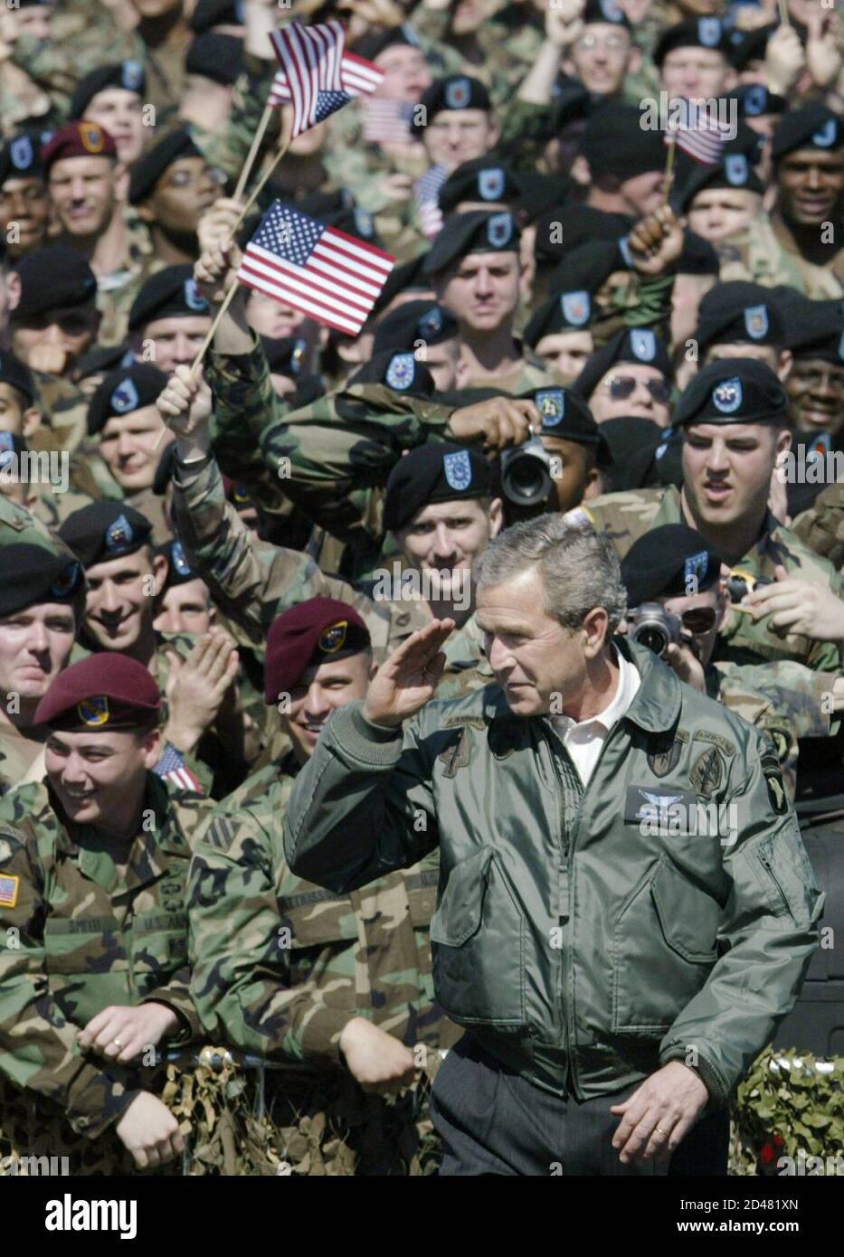 George w bush salutes hi-res stock photography and images - Alamy