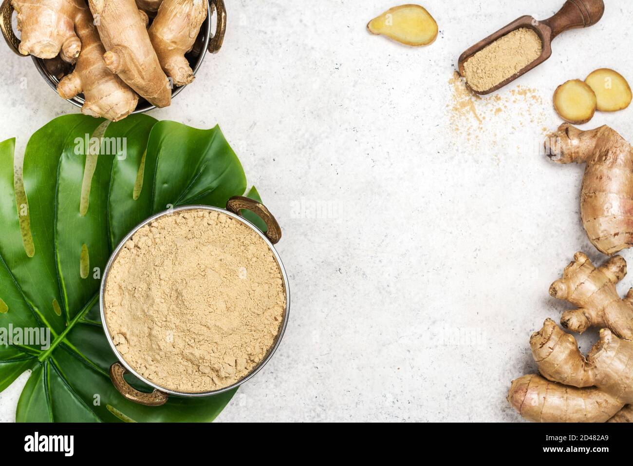 Ginger powder and fresh root Stock Photo - Alamy
