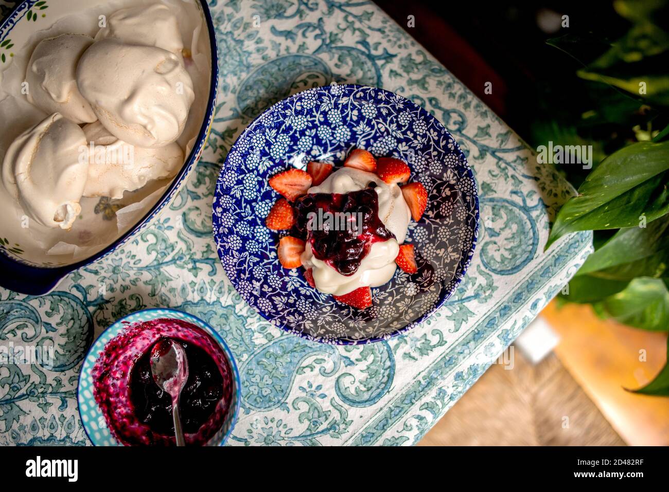Fruit meringues hi-res stock photography and images - Alamy