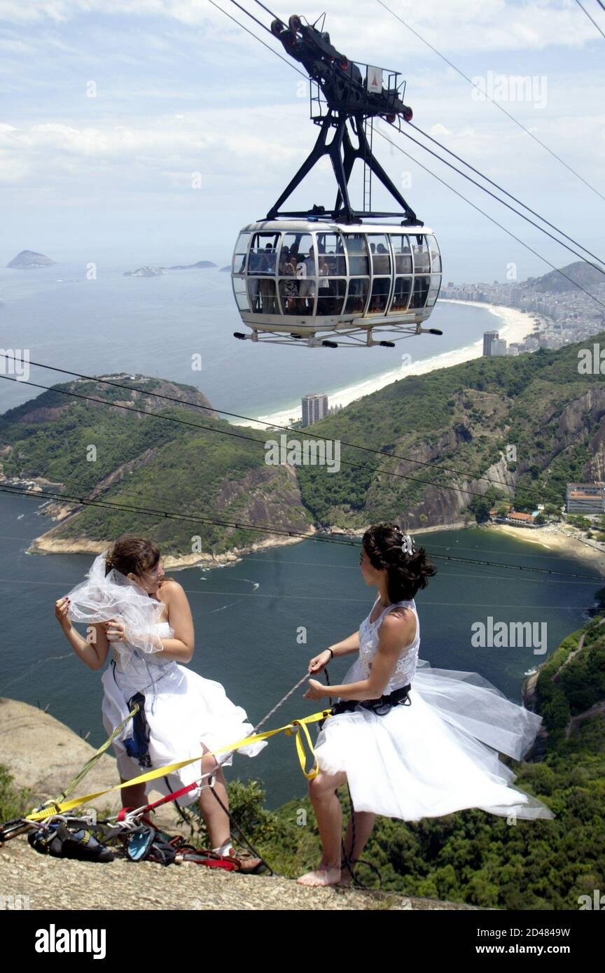Sugar loaf mountain rio climb hi-res stock photography and images - Alamy