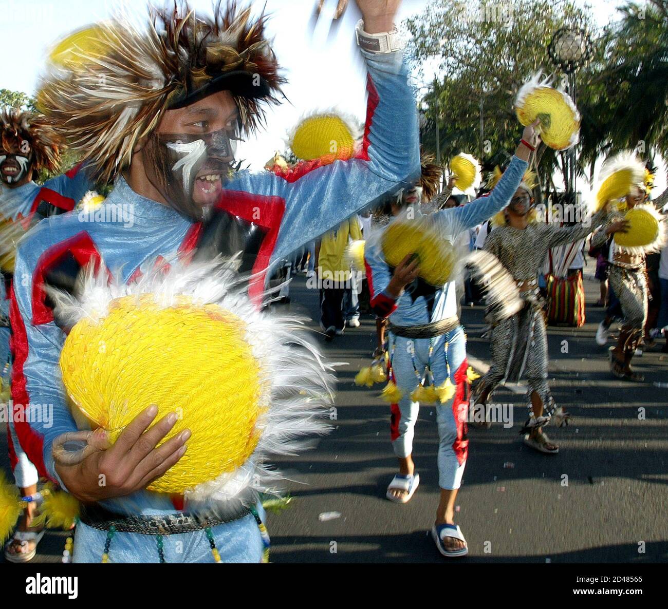 Filipino children dance hi-res stock photography and images - Alamy